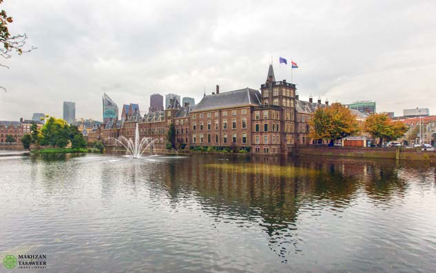 Hoofd van Ahmadiyya moslim gemeenschap geeft historische toespraak in ...