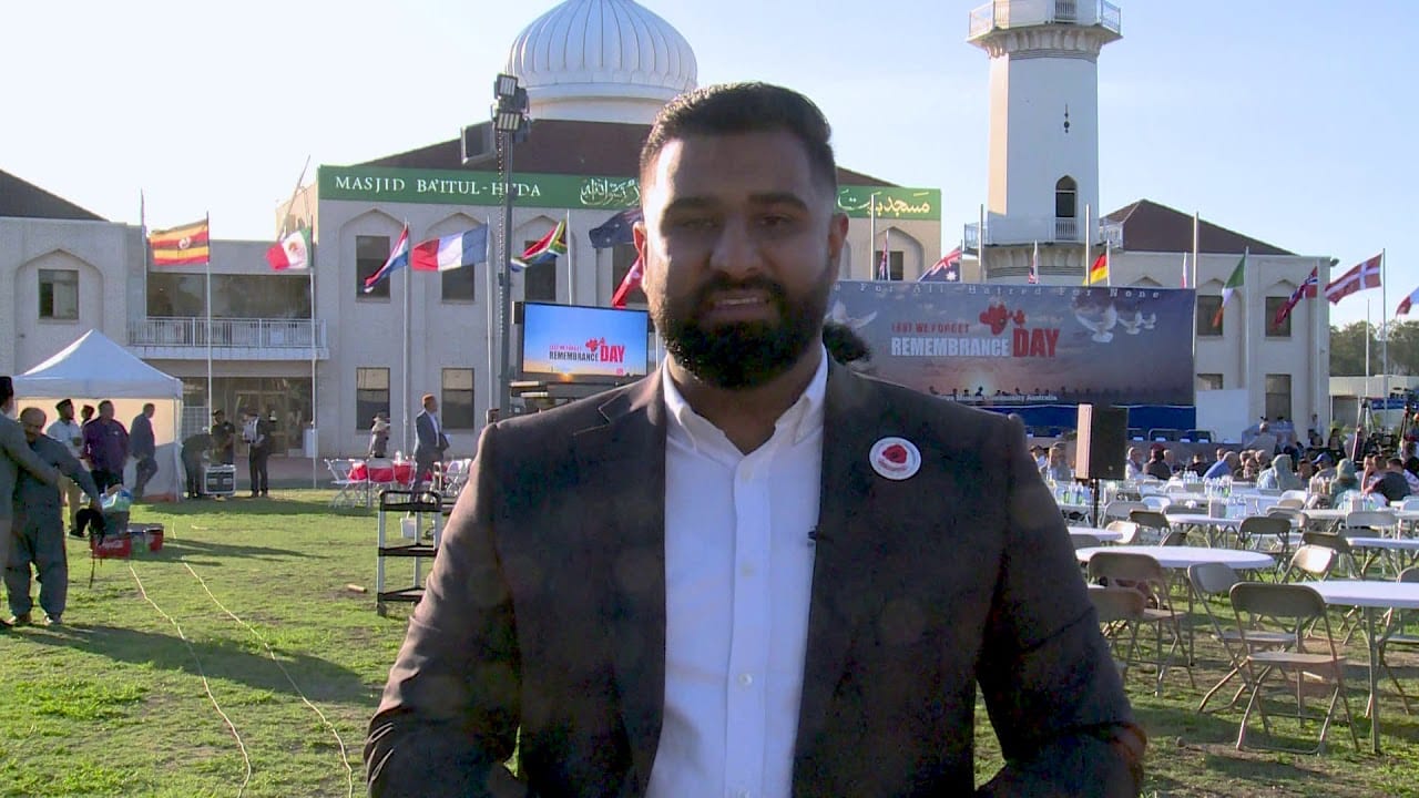 Australian Ahmadi Muslims pay respects on Remembrance Day 2018