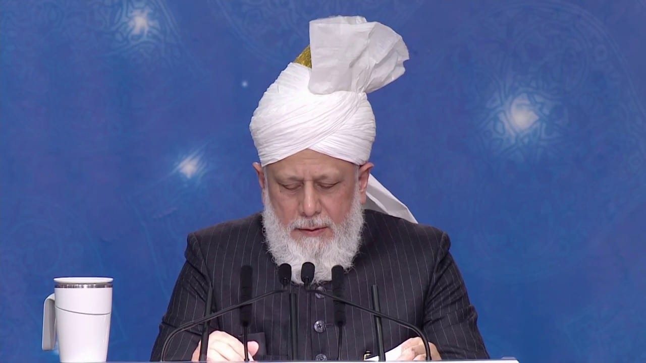 Khalifa Addresses final session of Jalsa Salana Qadian 2016